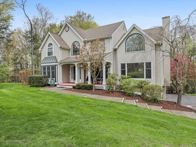 44 Colonial Ridge Dr, New Milford, CT 06755