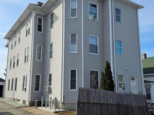 44 Coral St, Worcester, MA 01604