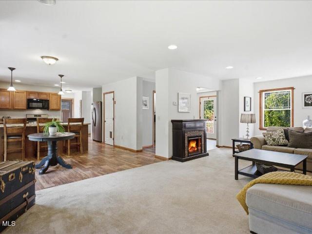 44 Cloverleaf Drive
