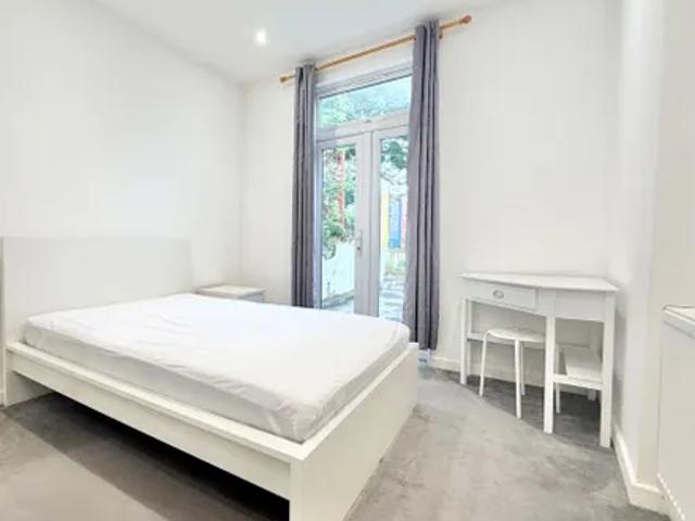 44 Crescent Road, London, SE18 7AQ, United Kingdom | Room for rent #168119910 | Rentberry
