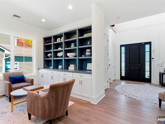 44 Crestwood Drive