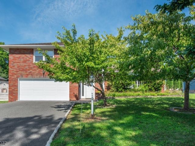 44 Daniels Dr