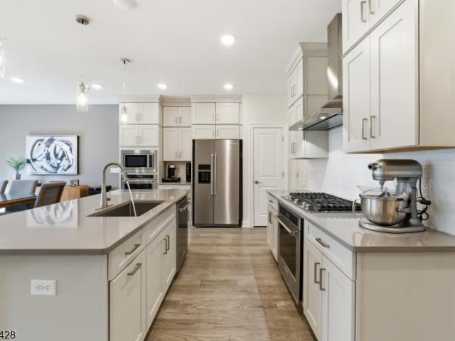 44 Dahlia Dr
