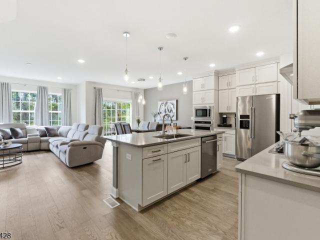 44 Dahlia Dr, Warren, NJ 07059 | MLS #4022 | Compass