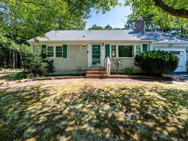 44 Dogwood Ln, Cotuit, MA 02635