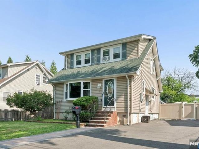 44 E Quackenbush Ave, Dumont, NJ 07628