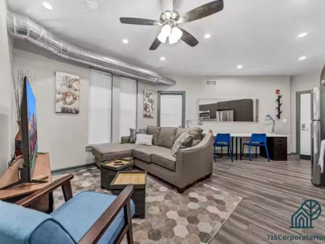 44 E Utica 2B 44 E Utica St #2B