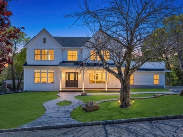 44 Elder Ave, Farmingville, NY 11738