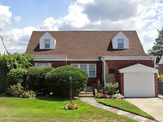 44 Elizabeth St, Valley Stream, NY 11580