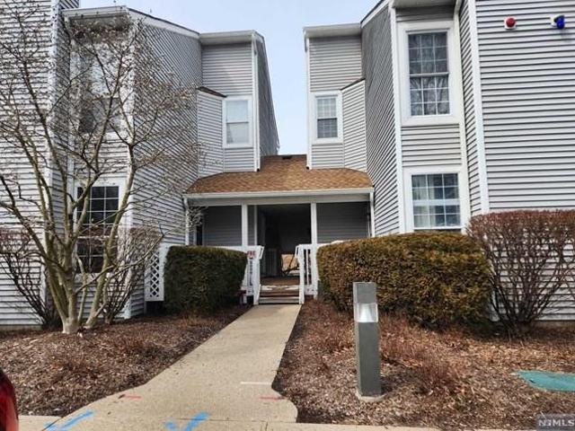 44 Fox Run Dr, Englewood, NJ 07631
