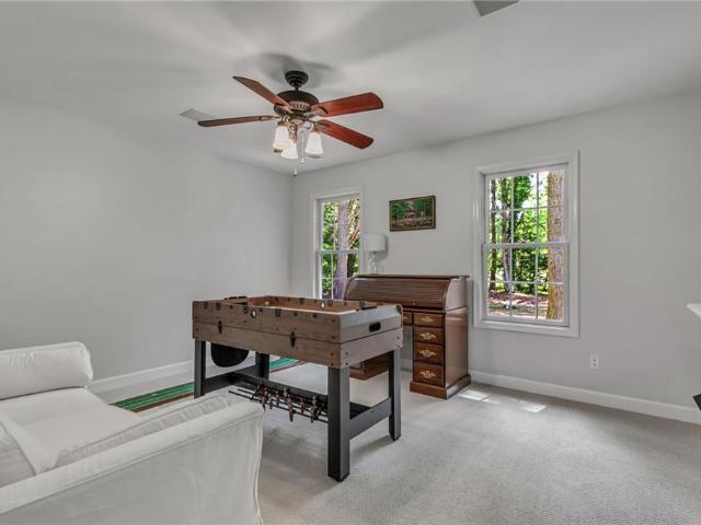 44 Fleetwood CIR