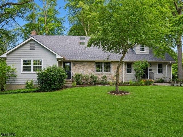 44 Glen Rd, Mountain Lakes, NJ 07046
