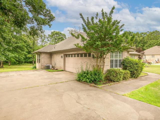 44 Gleneagle Drive