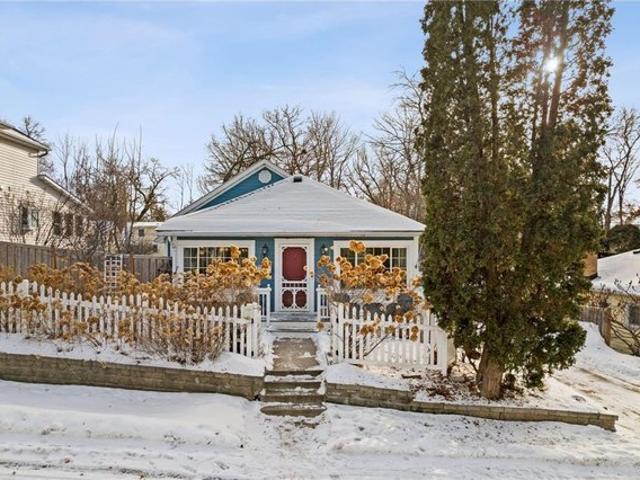 44 Grove St, Mahtomedi, MN 55115