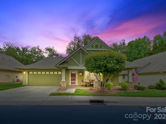 44 Gray Wolf Ln, Hendersonville, NC 28792 | MLS #4289 | Compass