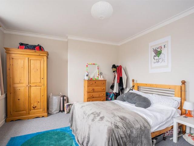 4/4 Hart Street
