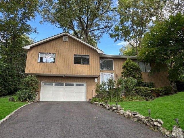 44 Hillside Ln, New Rochelle, NY 10804