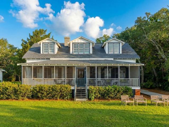 44 Hook Dr, Pawleys Island, SC 29585