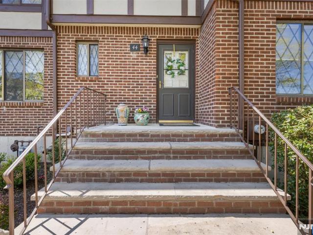 44 Holiday Court