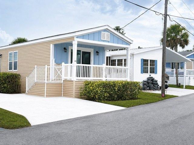 44 Hopetown Rd, Micco, FL 32976