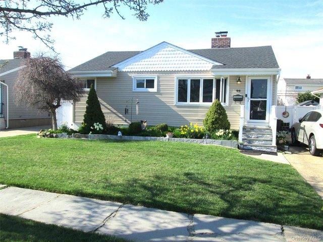 44 Hubbard Ave, Freeport, NY 11520