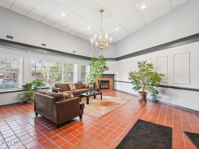 44 Iron Forge Square
