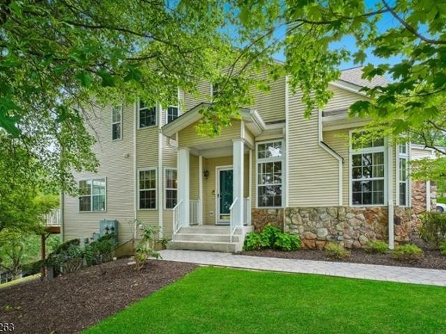 44 King George Rd, Green Brook, NJ 08812