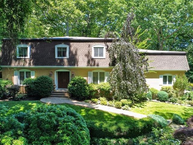44 Koenig Dr, Oyster Bay Cove, NY 11771
