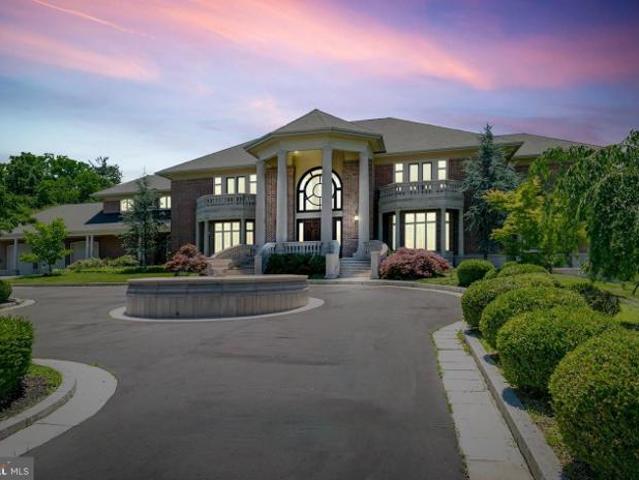 44 Landing Ct, Moorestown, NJ 08057