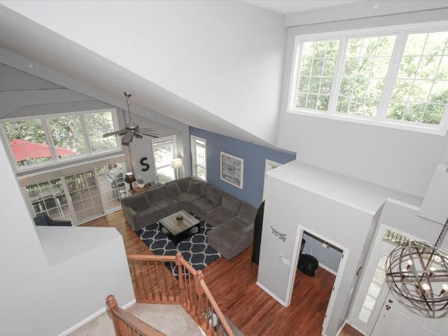 44 Lakebreeze Court