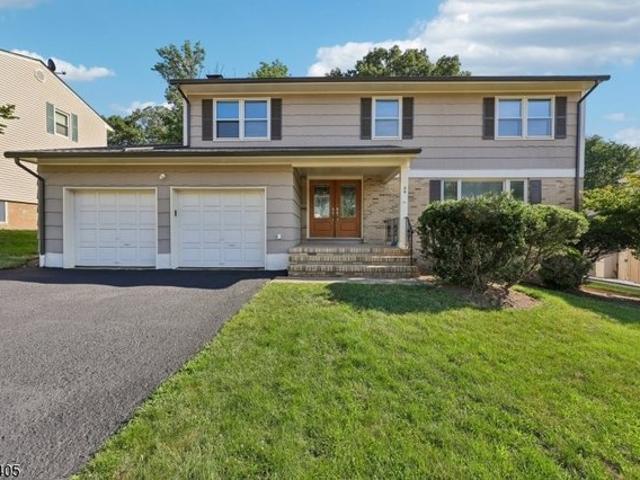 44 Leonhard Dr, Haledon, NJ 07508