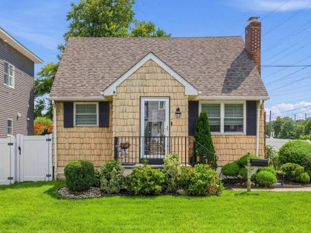 44 Livingston Ave, Avenel, NJ 07001