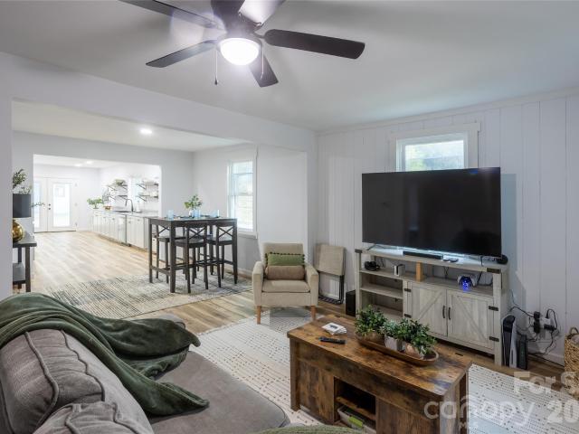 44 LR Smith Avenue