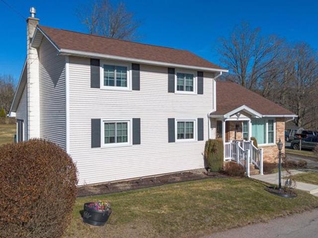 44 McCabe Ave, Carbondale, PA 18407
