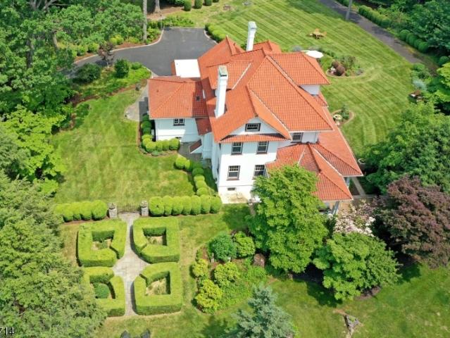 44 Manor Dr