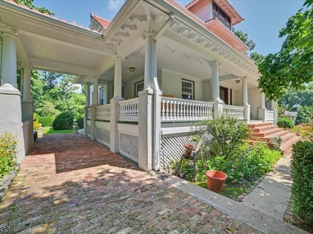 44 Manor Dr