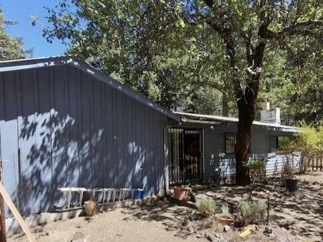 44 Maple St, Mad River, CA 95552