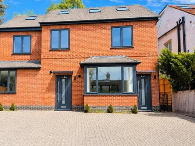 44 Mays Lane, Chipping Barnet, EN5 2EE, United Kingdom | 3 bed duplex for rent #166933658 | Rentberry