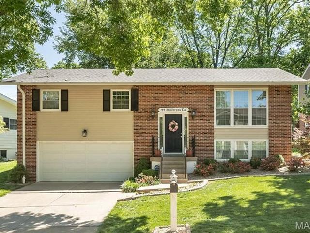 44 Millbrook Ln, Saint Louis, MO 63122