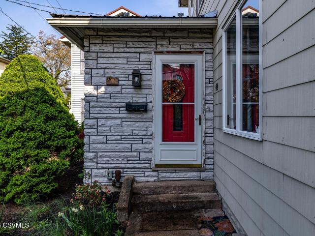 44 N 8TH Street