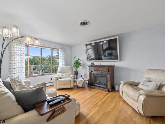 44 Parkway Ave