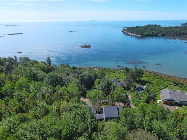 44 Patricia Ln, Saint George, ME 04859