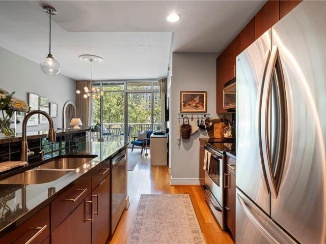 44 Peachtree Place NE 822