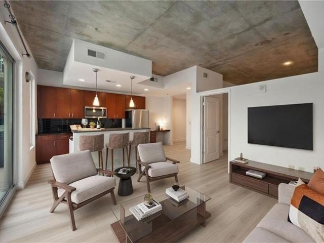 44 Peachtree Place NW 428