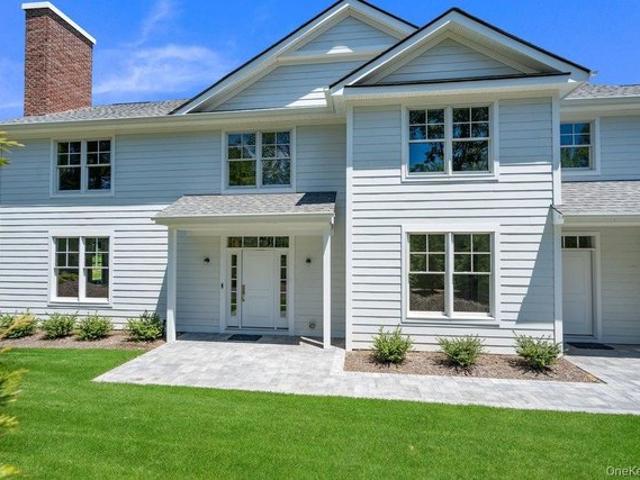 44 Plainview Rd, Woodbury, NY 11797
