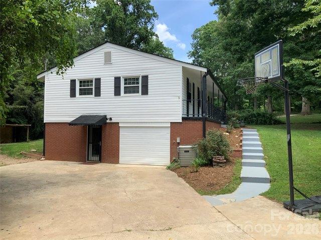 44 Rathfarnham Rd, Asheville, NC 28803