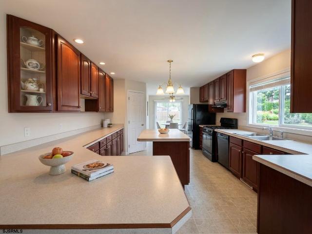 44 Redwood Dr