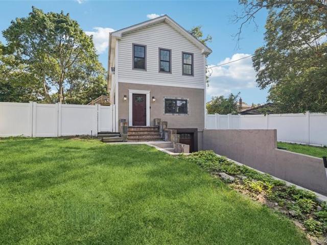 44 Ridgedale Ave, Farmingville, NY 11738
