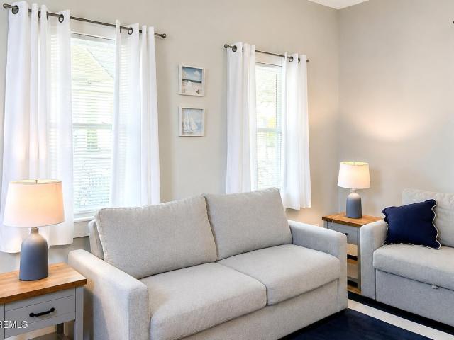 44 Riverdale Avenue Unit Front