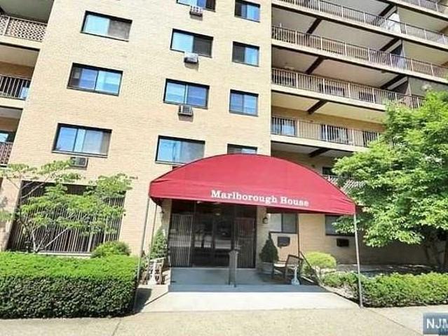44 S Main St #2C, Lodi, NJ 07644